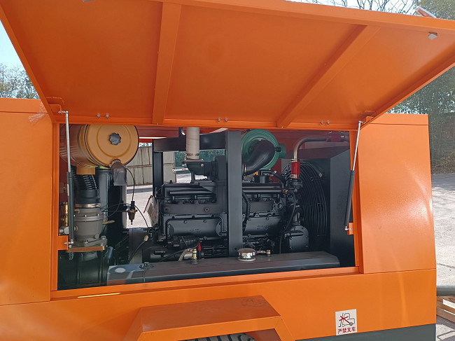 Cummins Diesel Engine Two Wheels Air Compressor KSCY-400/14.5 400CFM 14 ...
